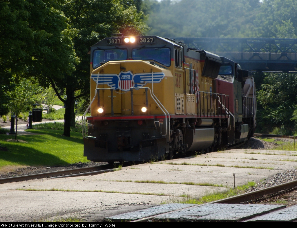 UP 3827 leads a grain train east
